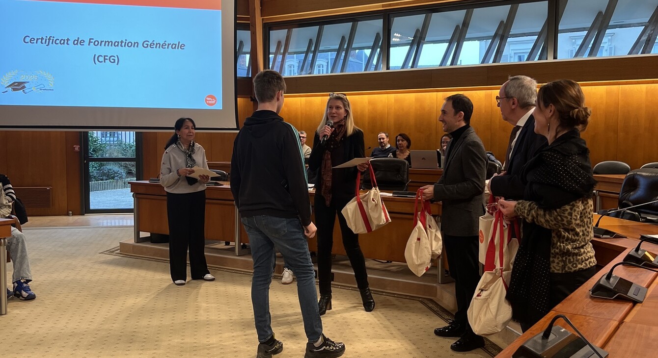Remise des certificats de la réussite | Académie de Nantes